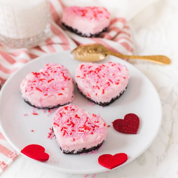 Heart-Shaped Mini Cheesecakes - Easy Recipe Depot